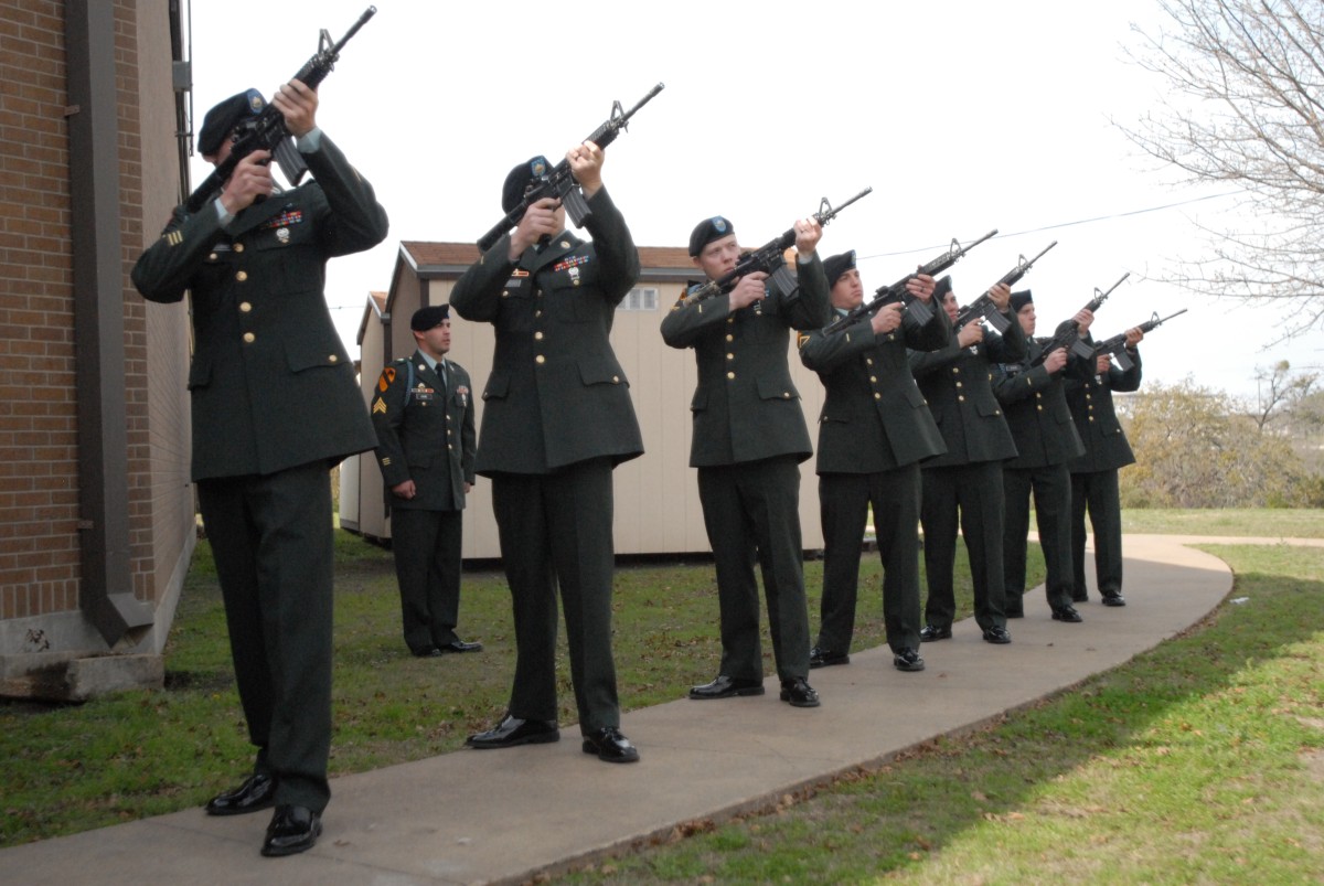 'Mustang' troops remember fellow Soldier | Article | The United States Army