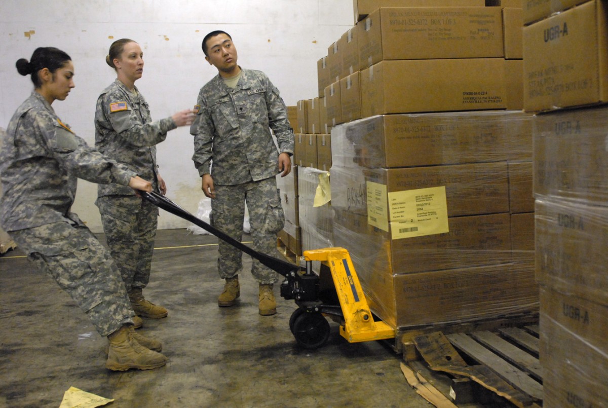 Food service specialists keep 2nd BCT Soldiers well-fed | Article | The ...