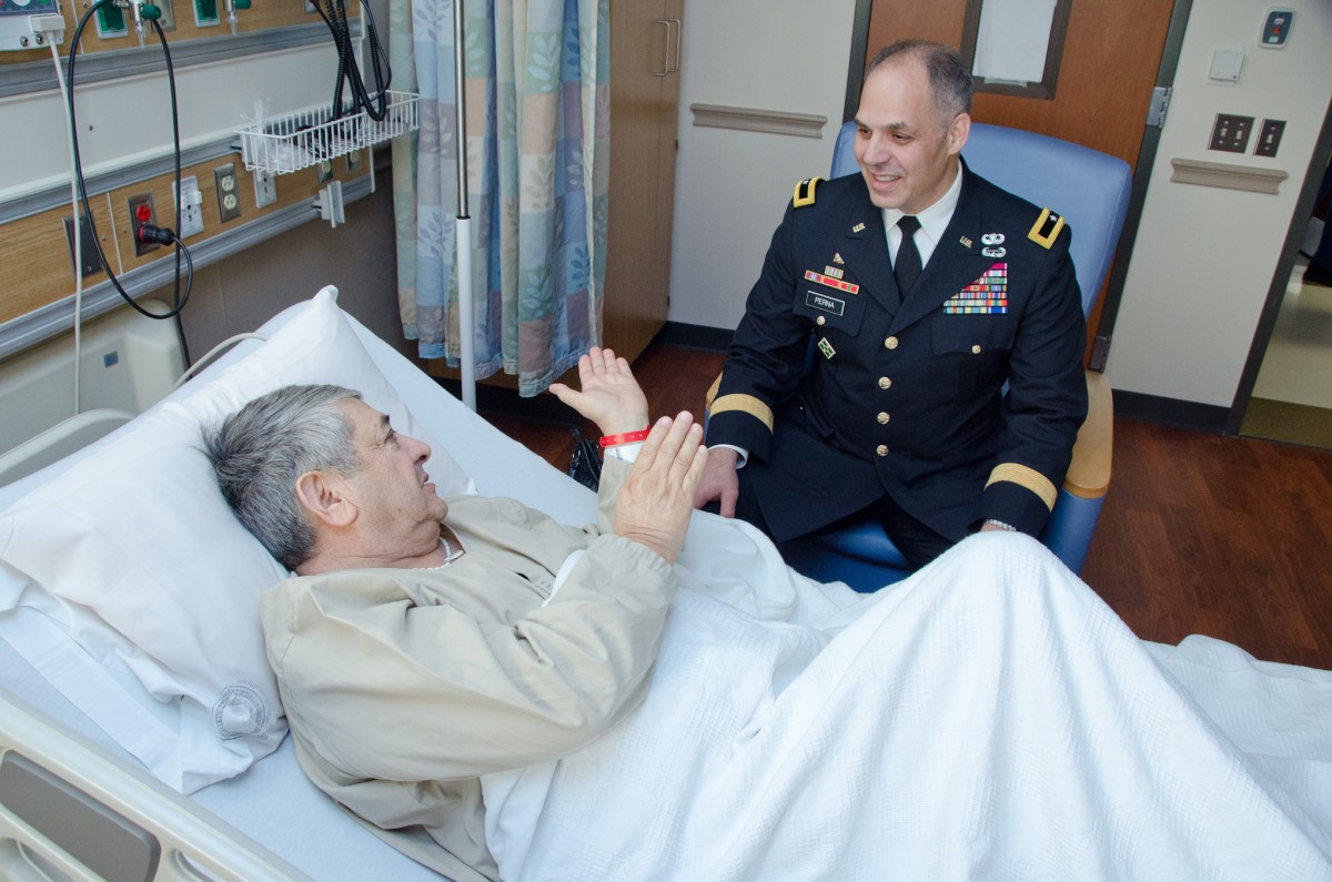 Commanding General, Joint Munitions Command, visits veterans at Iowa ... Commanding General, Joint Munitions Command, visits veterans at Iowa ...