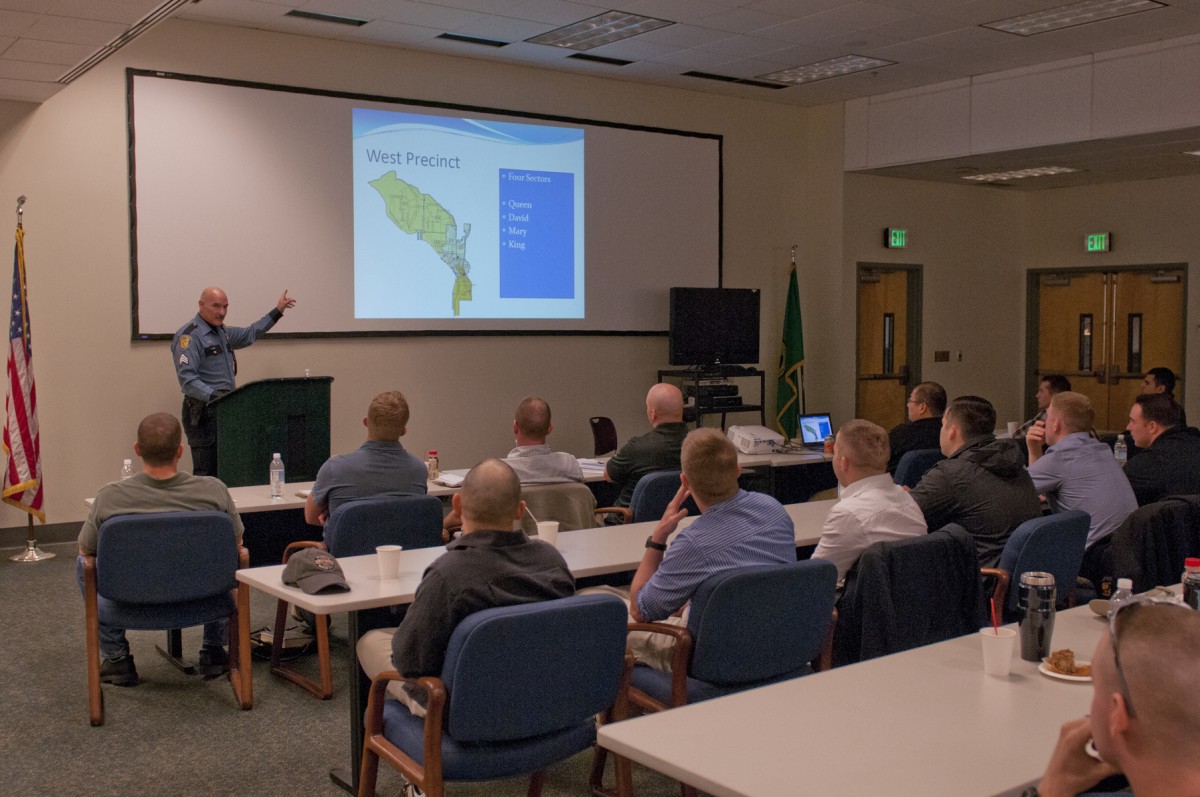 Police pass experience to Soldiers | Article | The United States Army