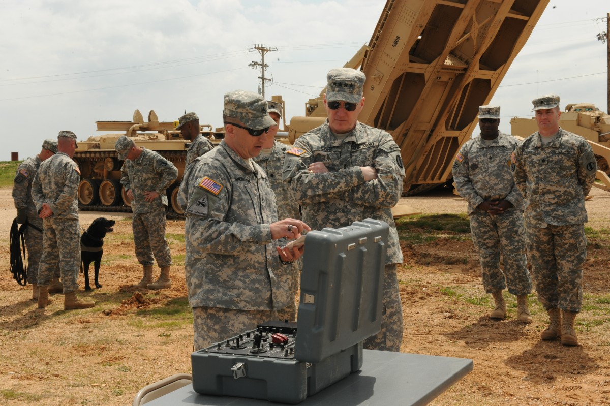 TRADOC commanding general tours Fort Leonard Wood | Article | The ...