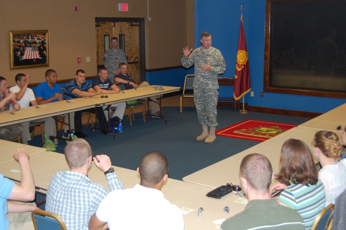 Mentoring future leaders | Article | The United States Army
