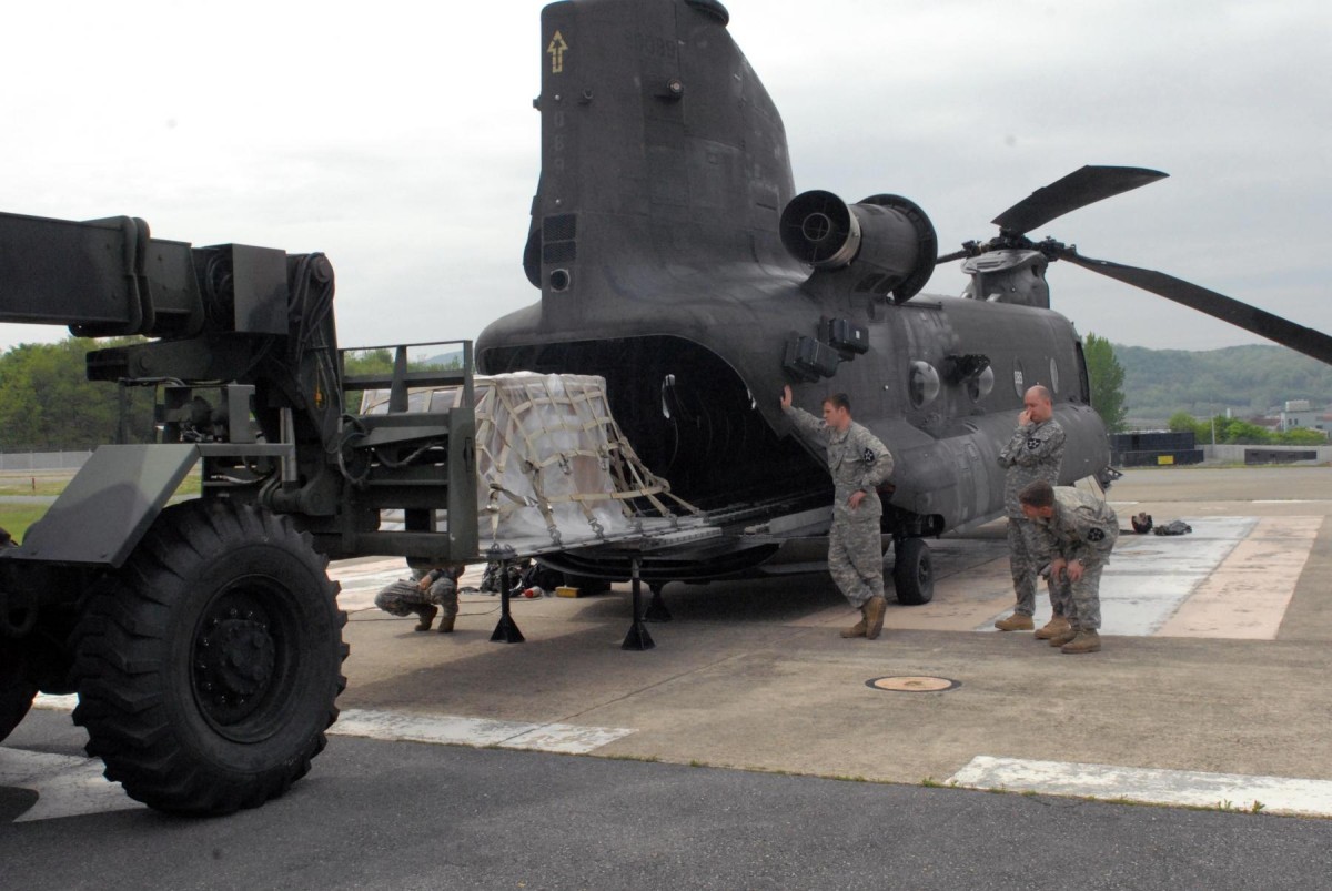 19th ESC sharpens aerial resupply skills in Area IV | Article | The ...