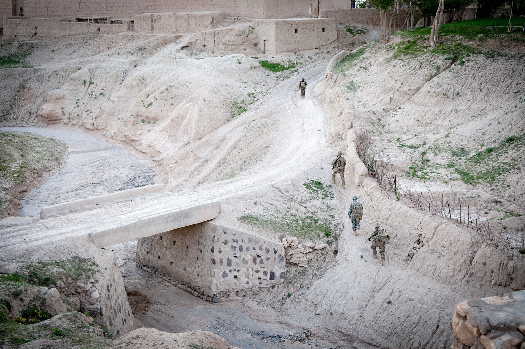 Paratrooper patrol with Afghan soldiers in Ghazni Province | Article ...