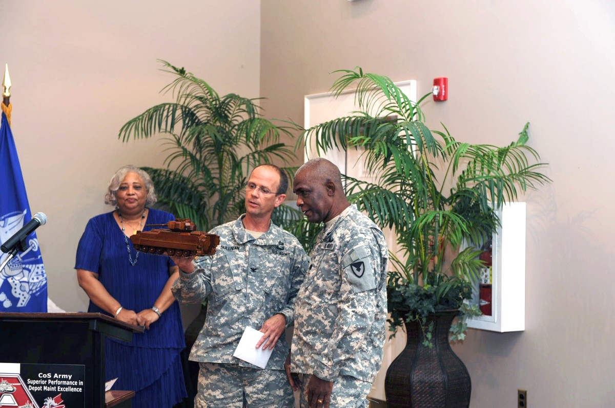 Rivera bids farewell | Article | The United States Army