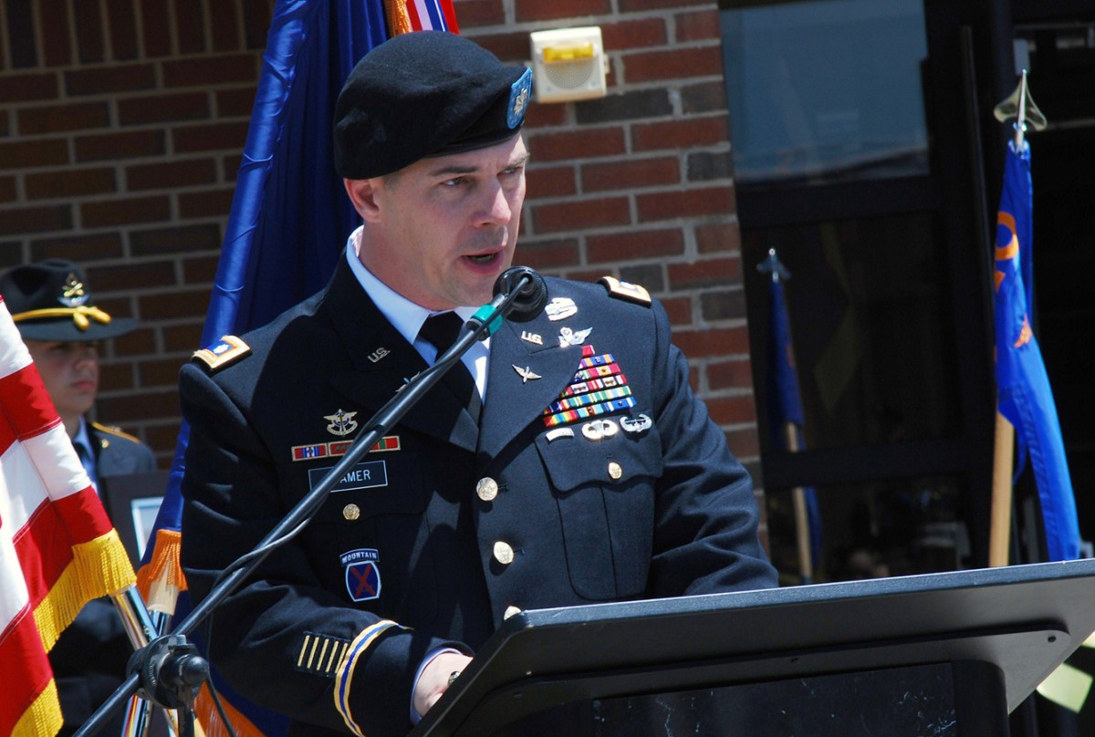 Aviators honor fallen pilots during Wall of Heroes ceremony | Article ...