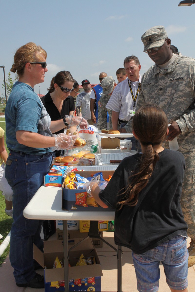 Cookout brings WTU, SFAC together | Article | The United States Army