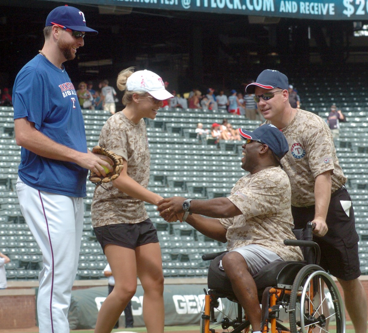 Texas Rangers treat wounded warriors to 'home plate' dream come true ...