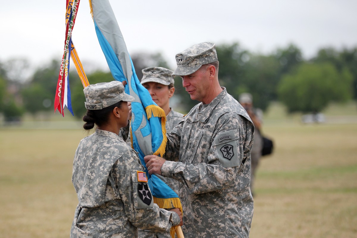 Former leader of 310th MI takes over 902nd MI | Article | The United ...