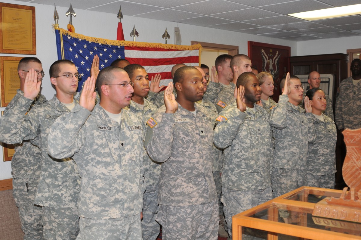 2-18th FA conducts mass re-enlistment ceremony | Article | The United ...