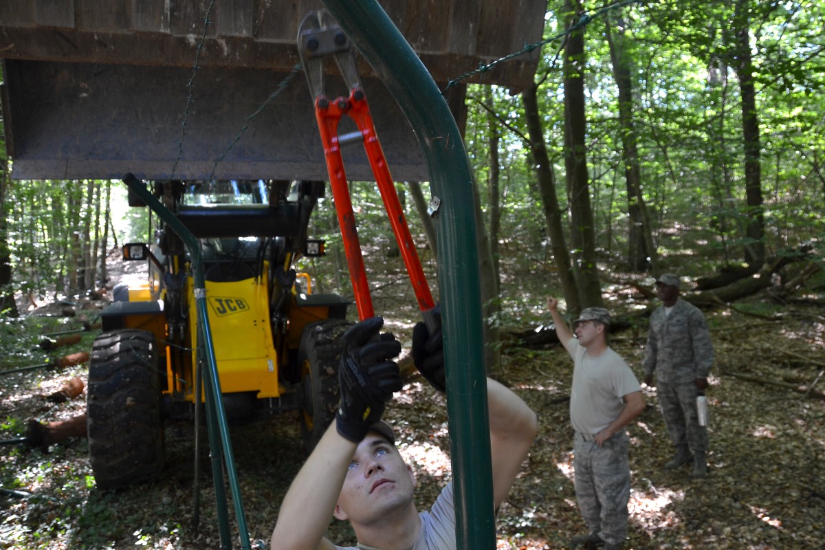 Fence removal symbolic of joint unity | Article | The United States Army