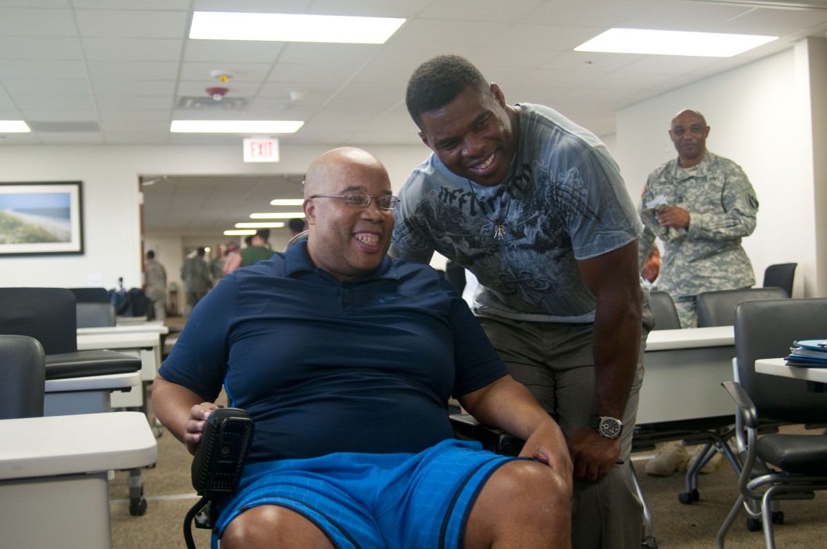 Football legend gives back to Soldiers, Family members at Fort Bragg ...
