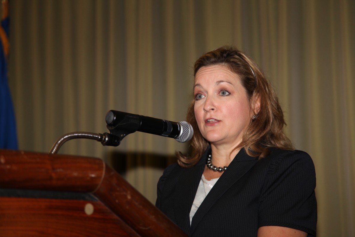 Defense civilian policy chief opens Hiring Heroes career fair at Fort ...