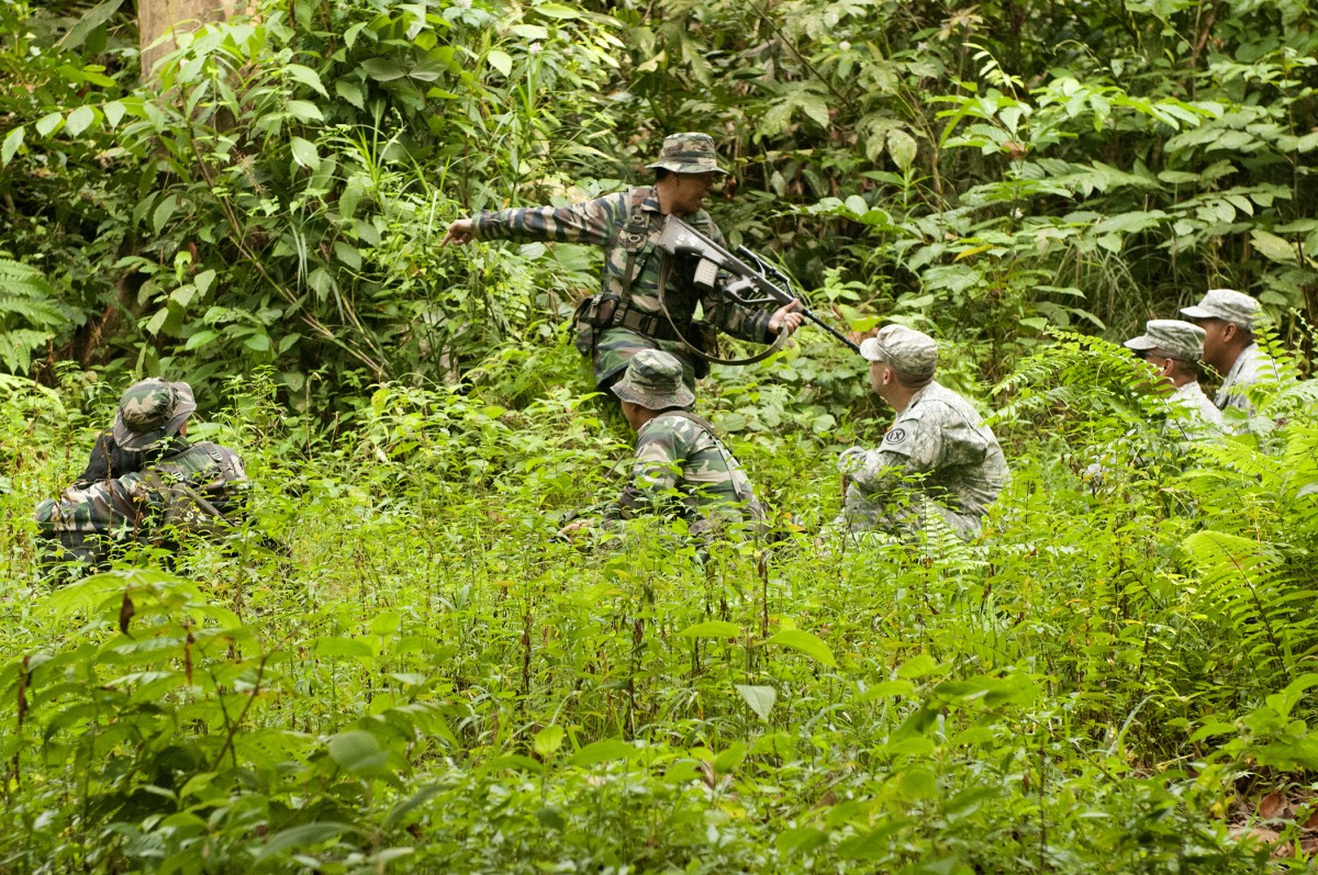 Soldiers learn survival skills during Keris Strike 2012 | Article | The ...