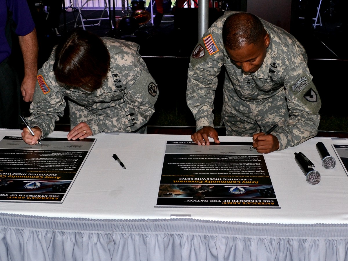 Senior Leaders Sign Army Community Covenant | Article | The United ...