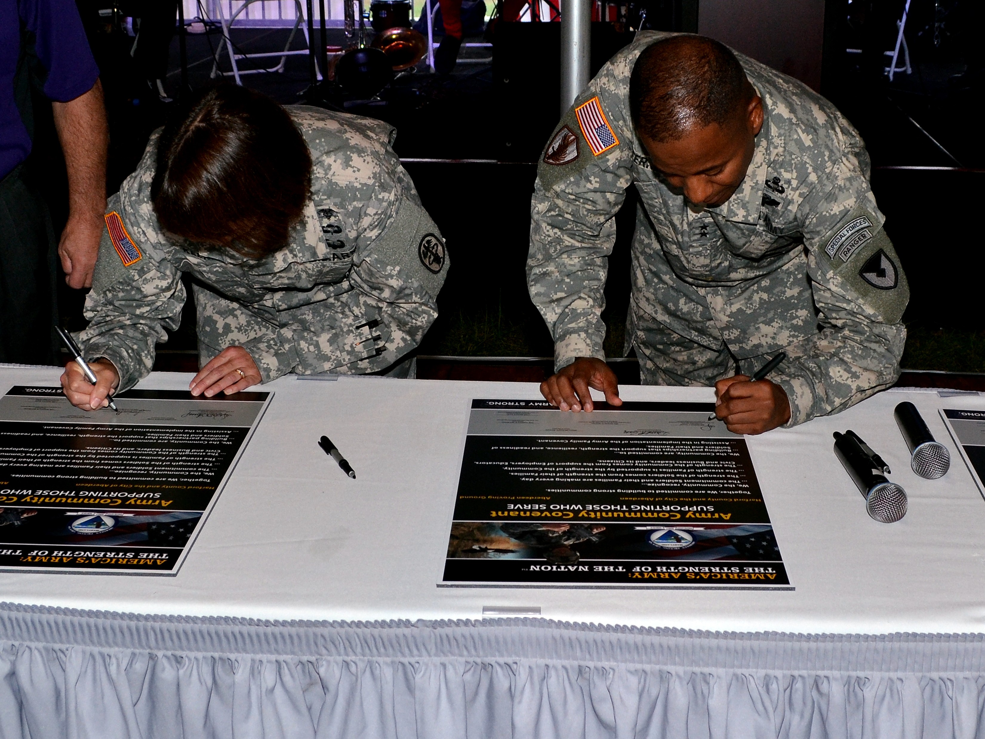 Senior Leaders Sign Army Community Covenant | Article | The United ...
