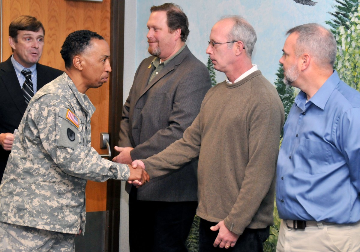 AMC commander meets with Soldiers, civilians | Article | The United ...