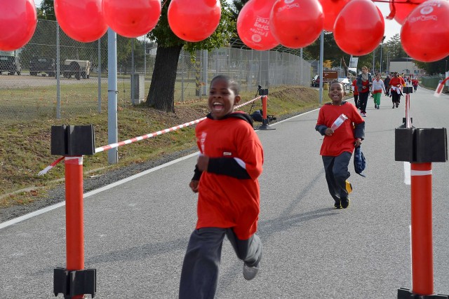 Red Ribbon Run reinforces messages of healthy choices | Article | The ...