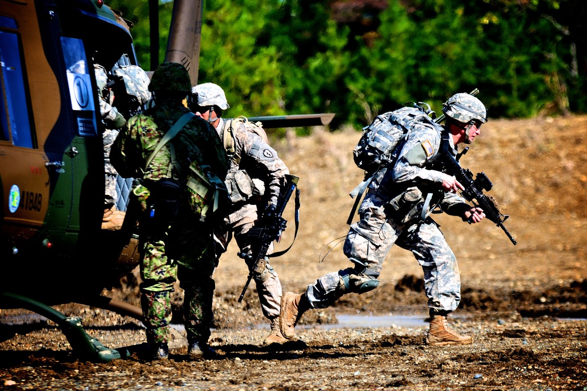 Hawaii Stryker unit lifts off for Air Assault | Article | The United ...