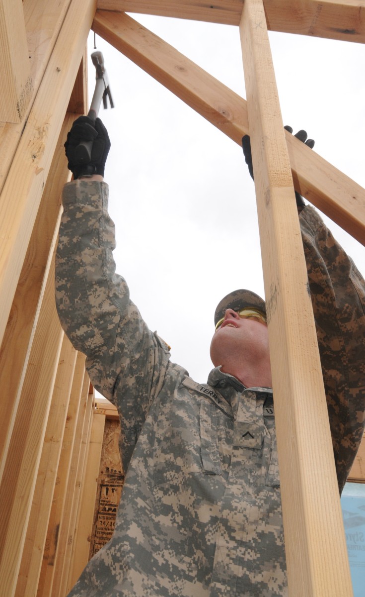 'Lonestar' Soldiers assist Habitat for Humanity | Article | The United ...