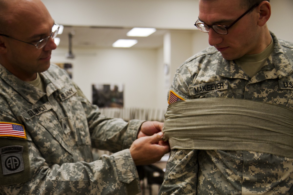 200th MPCOM medics fine-tune medic skill sets during extensive training ...