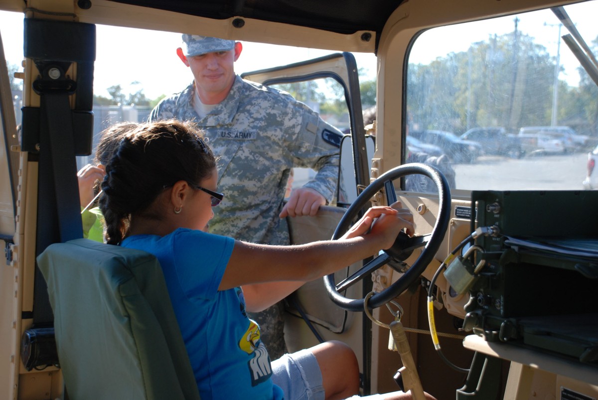 717th MI Battalion helps school kids appreciate veterans | Article ...
