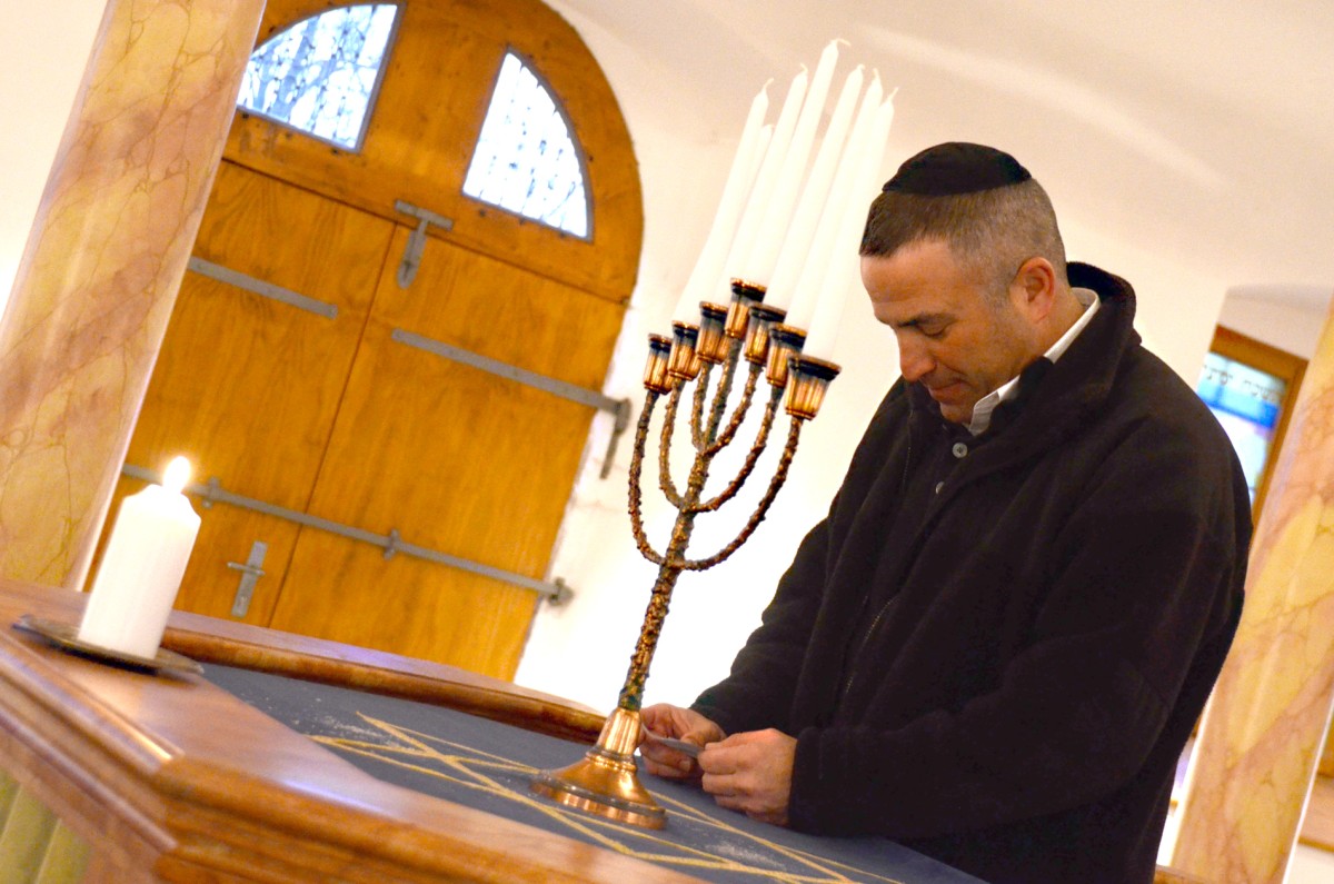 Jewish chaplain honors victims of Kristallnacht | Article | The United ...