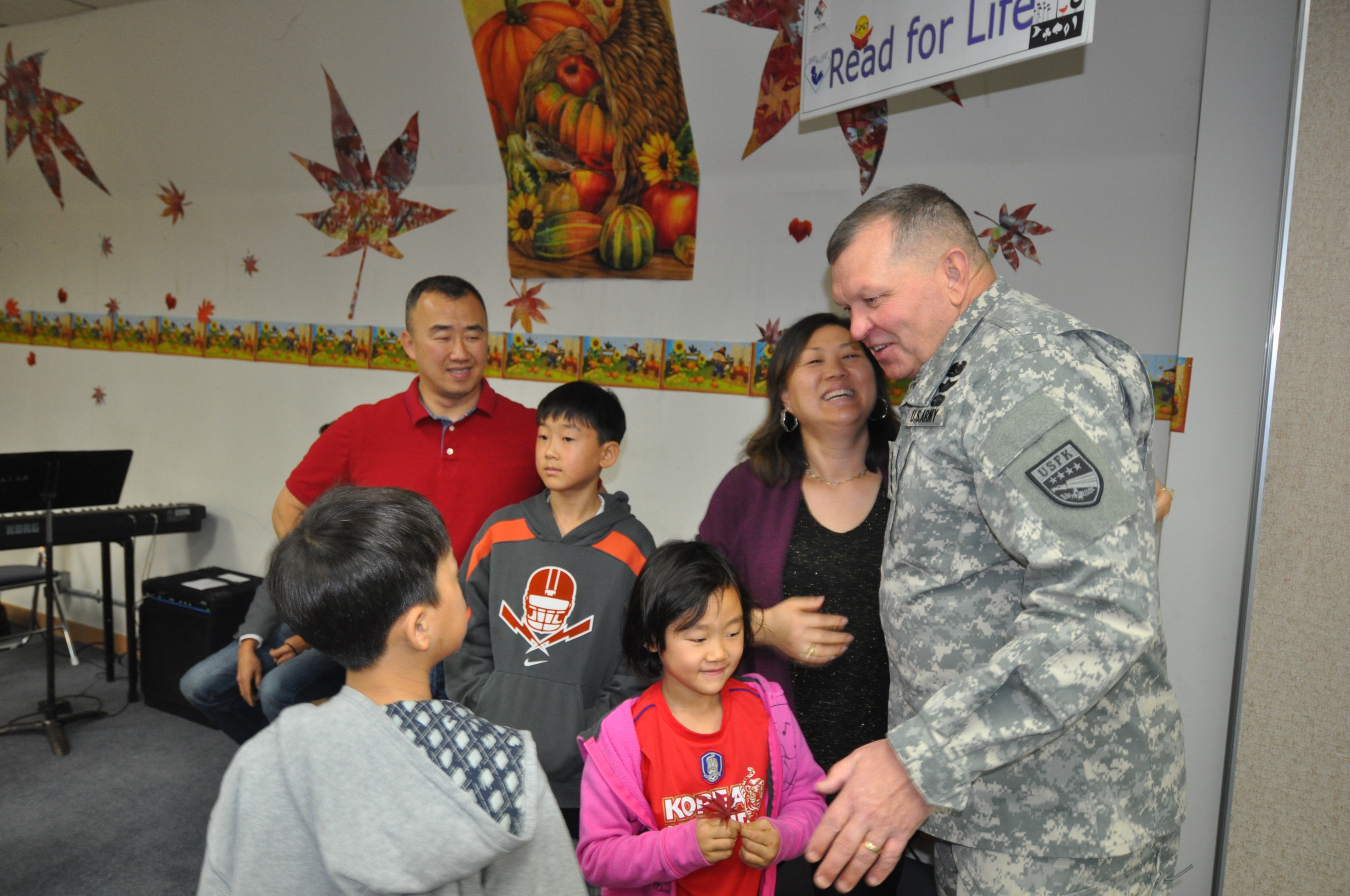 Gen. Thurman celebrates Thanksgiving with kids | Article | The United ...