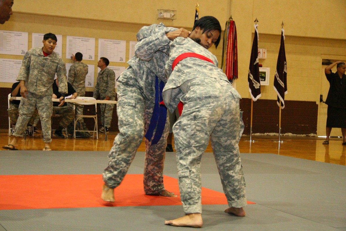 Tripler medic receives combatives' honor, sets sights on promoting MACP ...