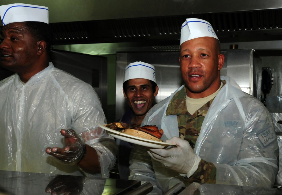 Thanksgiving Day dinner at Kandahar Airfield | Article | The United ...