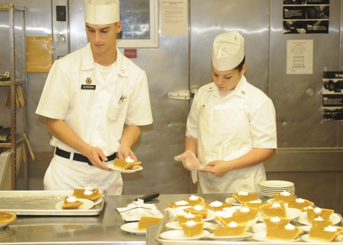 OIF DFAC serves Thanksgiving lunch | Article | The United States Army