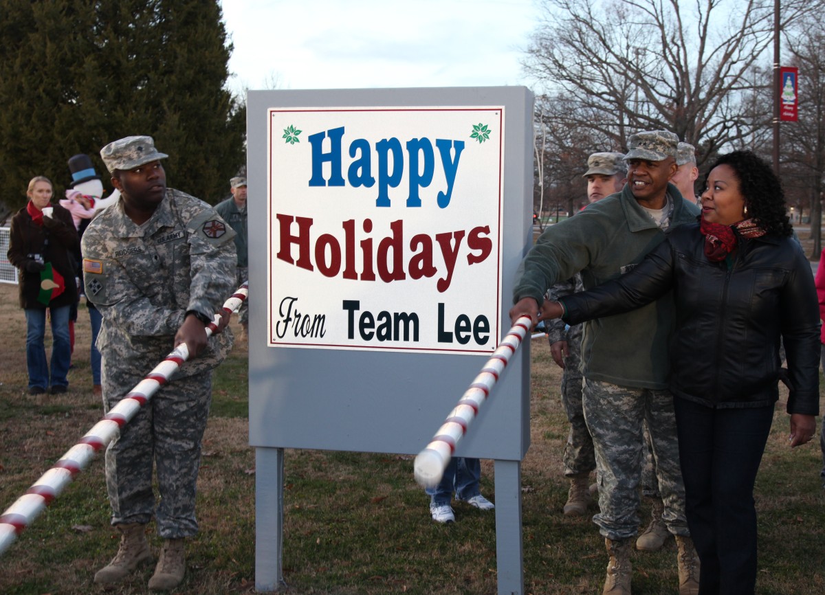 CASCOM CG lights up the holiday season | Article | The United States Army