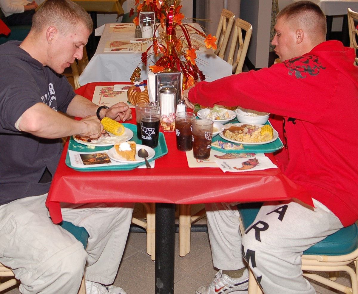 Soldiers feasting on healthier food | Article | The United States Army