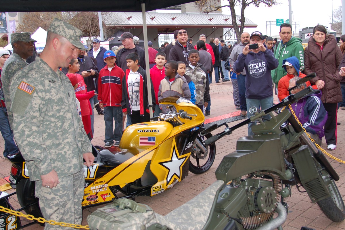 Army Strong Zone shows 150 Ways to be 'Army Strong' | Article | The ...