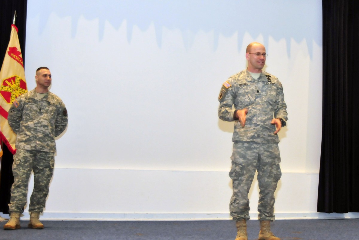 Garrison commander holds town hall | Article | The United States Army