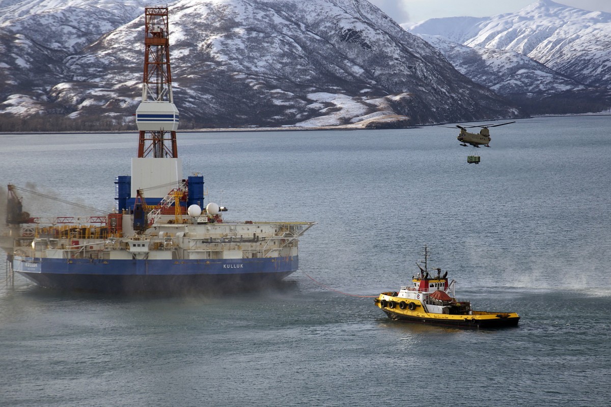 Army helicopters aid stranded oil rig | Article | The United States Army