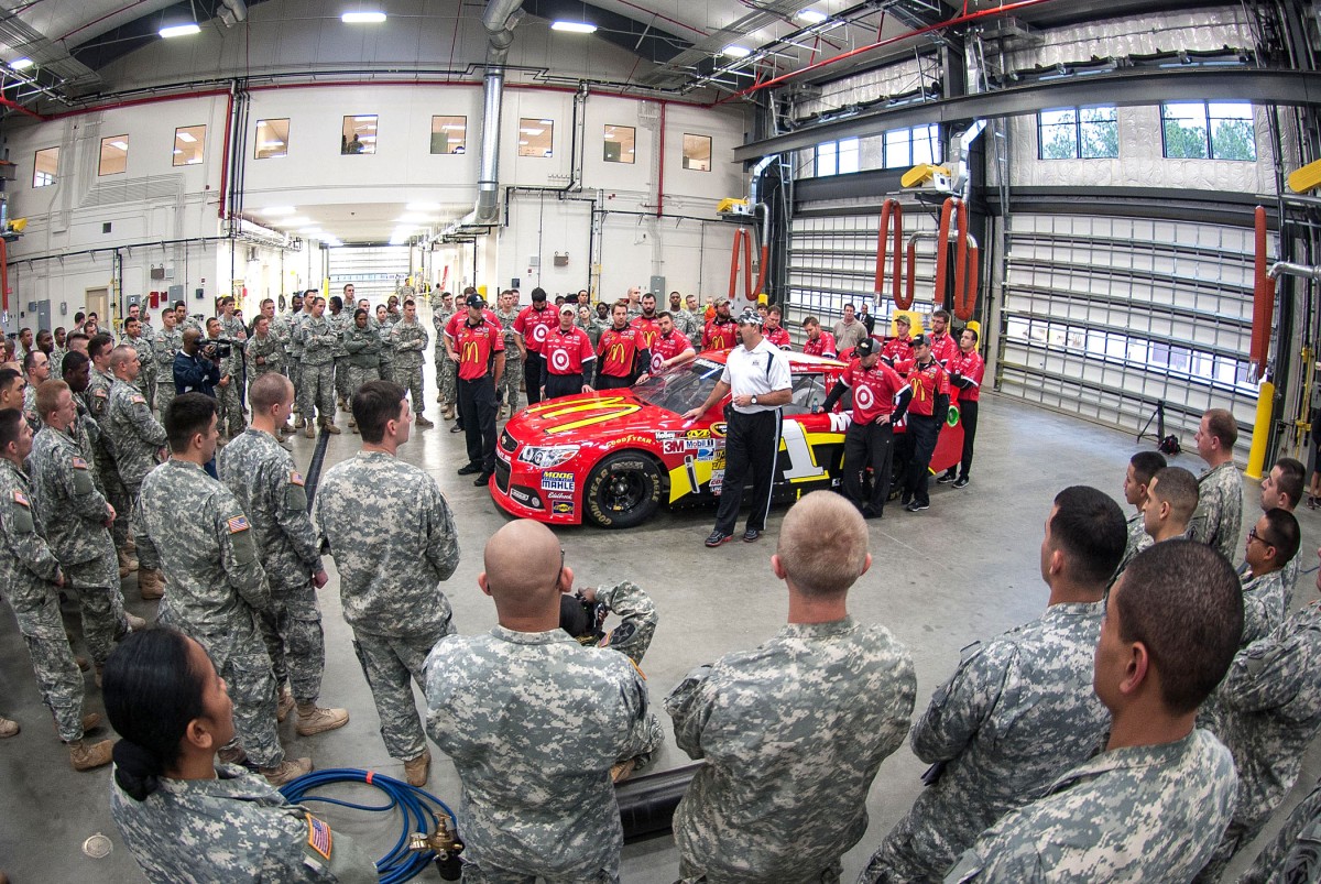 Bragg soldiers take up NASCAR Pit Crew Challenge | Article | The United ...