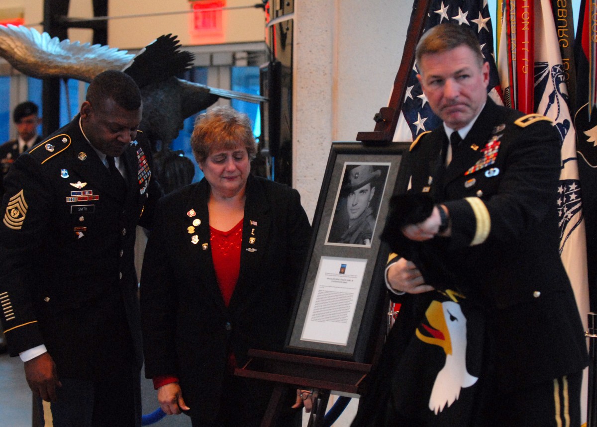 Medal of Honor recipient honored, joins others from storied 101st ...