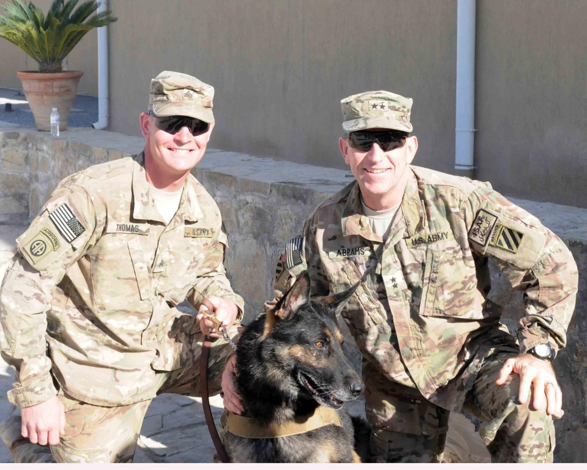 Military Working Dog handler re-enlists | Article | The United States Army