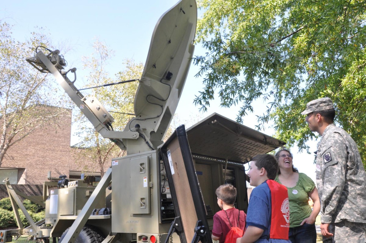 35th Signal Brigade showcases technology for students | Article | The ...