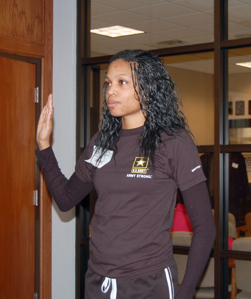 Daughter of Recruiting Operations Officer Enlists in Army | Article ...