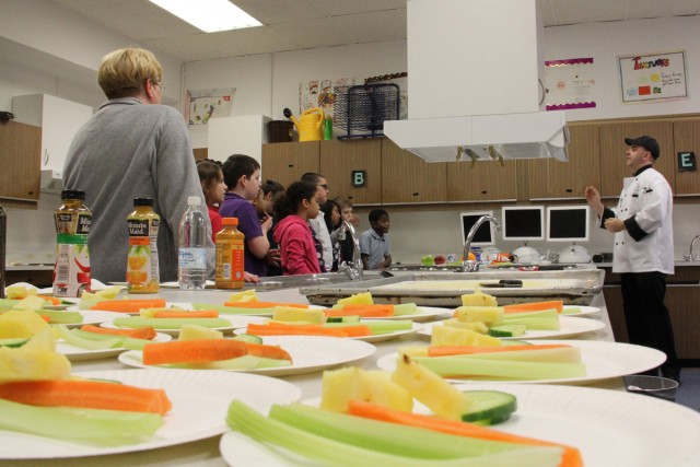 72nd ESB Soldiers explore math and science with Schweinfurt students ...