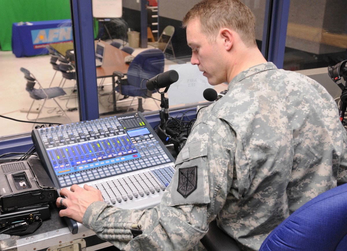 200th MPCOM public affairs unit pumps up the volume at weekend training ...