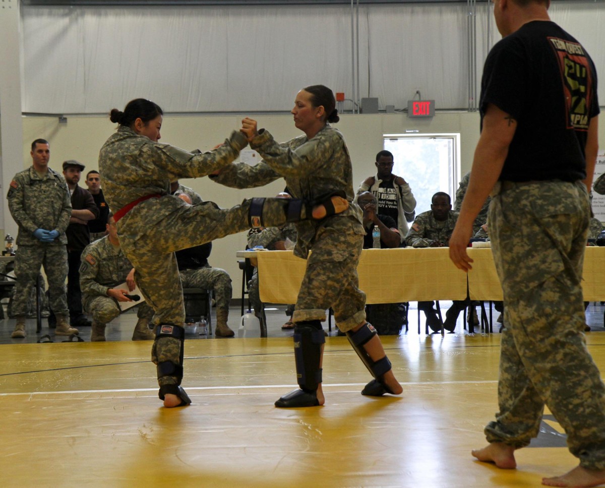 Thunderbolt soldiers battle on the mat | Article | The United States Army