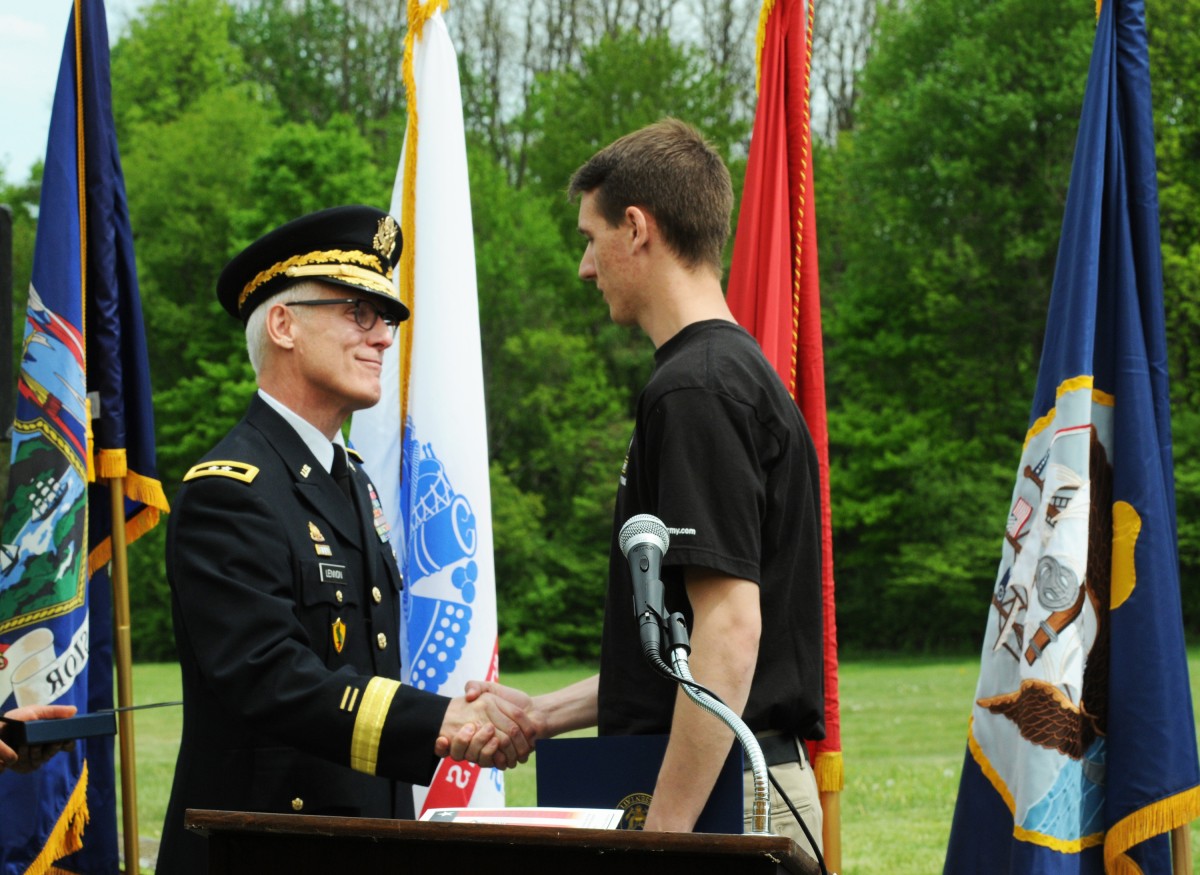 Military Newcomers honored, sworn in for Armed Forces Day | Article ...