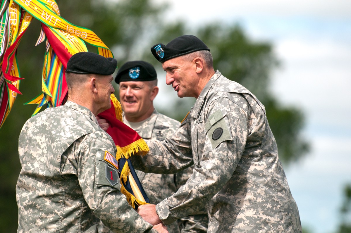 Oldest division welcomes new commander | Article | The United States Army