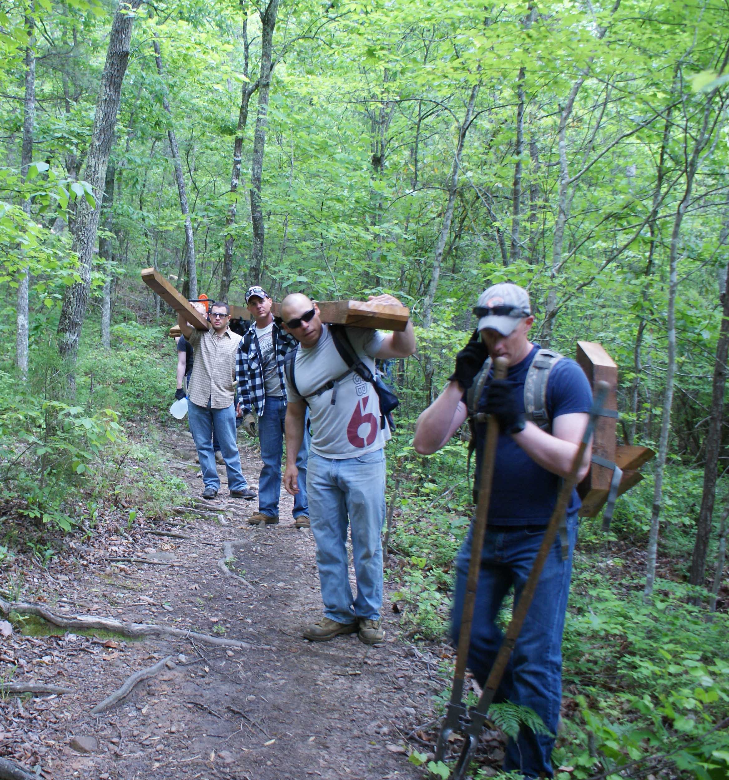 ABOLC helps clean up Pine Mountain Trail | Article | The United States Army