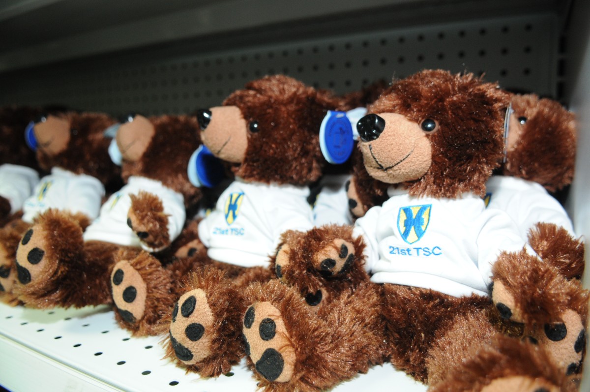 21st TSC Soldiers show pride in unit both on, off duty | Article | The ...