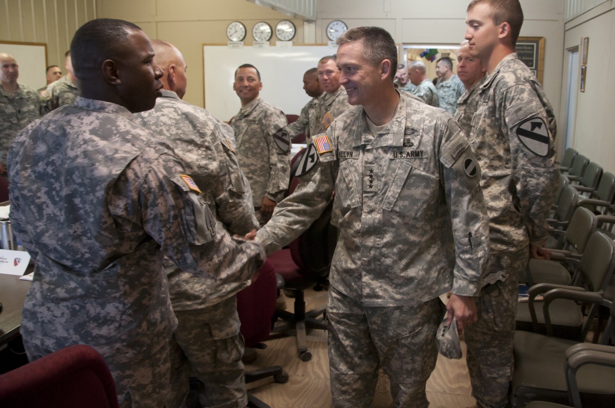 Forscom Commander Visits 1st Cavalry Division At Jrtc Article The