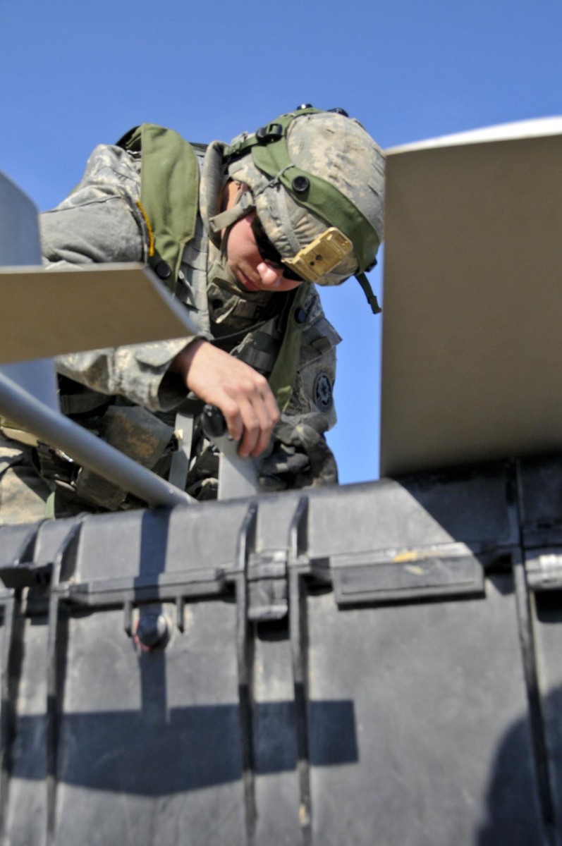 2CR Troops use Raven to patrol skies | Article | The United States Army